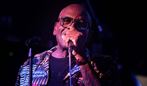 Arnold McCuller – Random Acts of Kindness