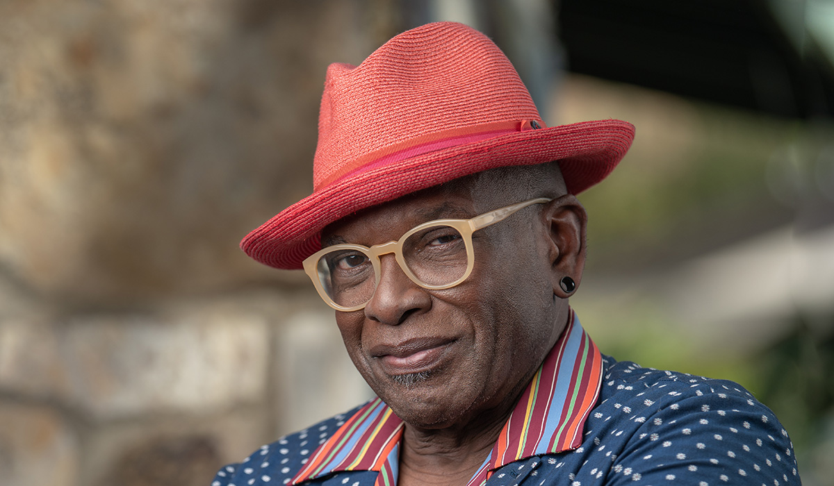 Arnold McCuller – Random Acts of Kindness