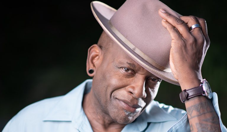 Arnold McCuller – Random Acts of Kindness